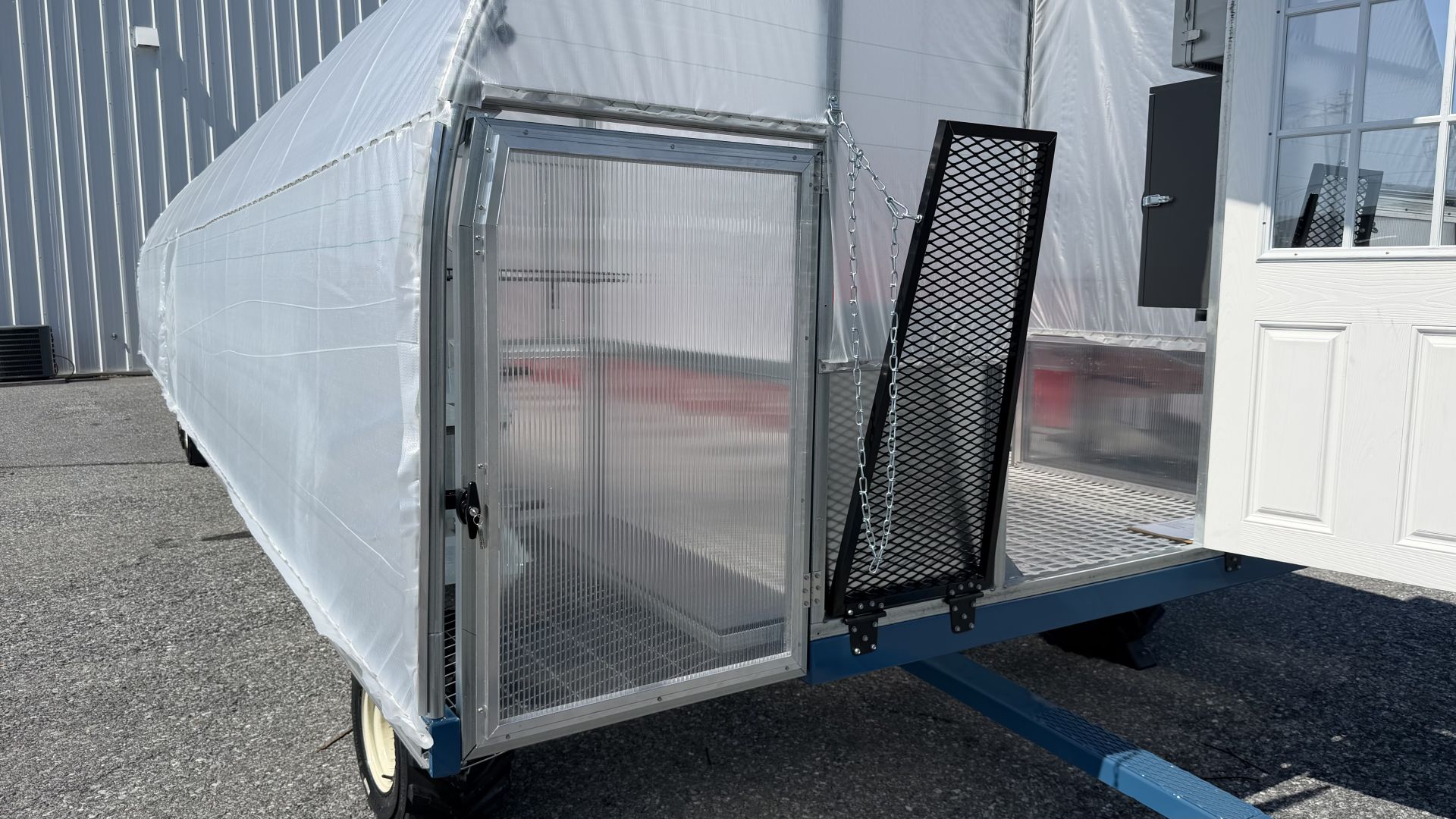 Mobile Chicken House Model 1000 — High-Volume Egg Production for 1000 ...