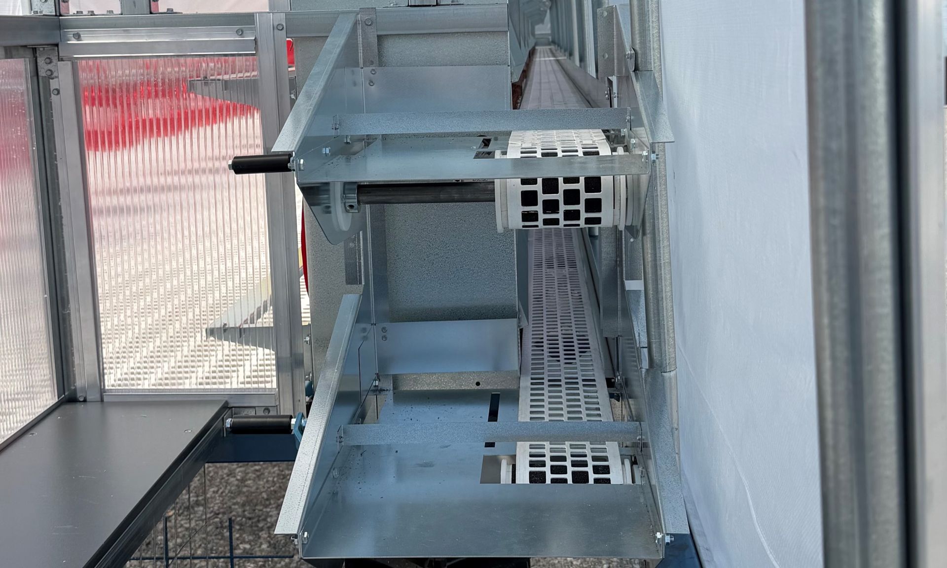 Mobile Chicken House Model 1000 — High-Volume Egg Production for 1000 ...